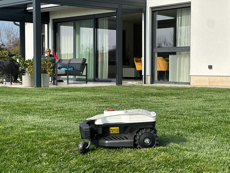 Robotske kosilice - HORTIS - I Hortikultura